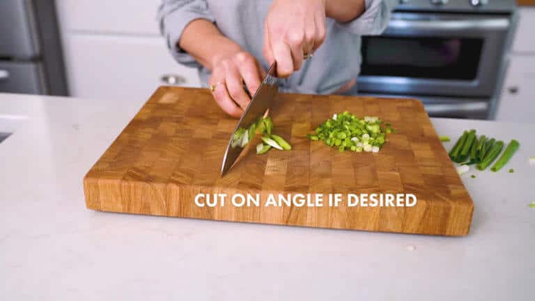 How to Cut Green Onions (3 Easy Steps)