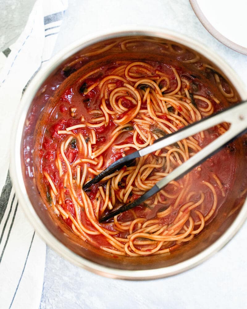 Instant Pot Spaghetti (Cooks in 5 Minutes!) – A Couple Cooks