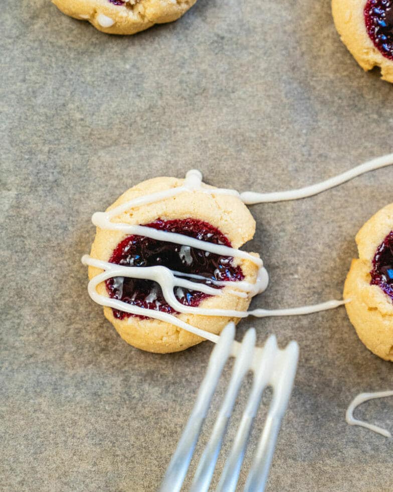 Powdered Sugar Icing – A Couple Cooks