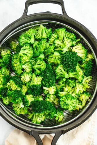 The Best Steamed Broccoli (Easy Side Dish!) – A Couple Cooks