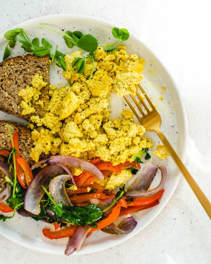 Easy Tofu Scramble (Made in 10 Minutes!) – A Couple Cooks