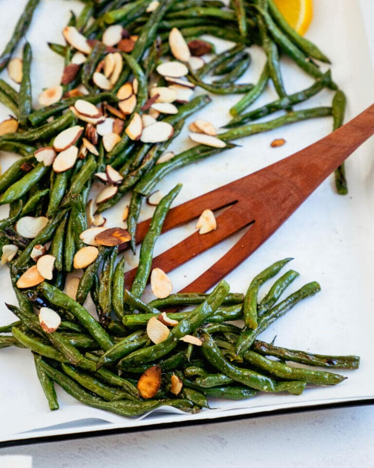 Easy Roasted Green Beans (Simply Delicious!) – A Couple Cooks