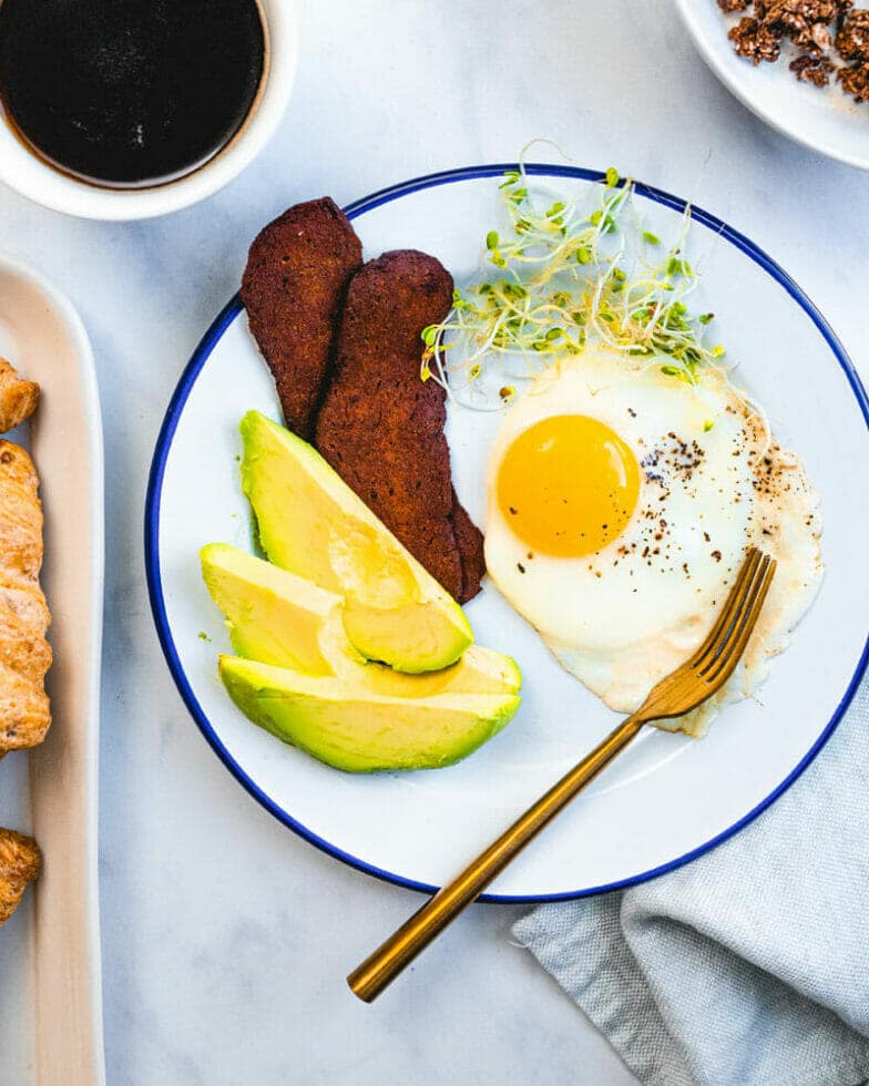 Sunny Side Up vs Over Easy: A Breakdown! – A Couple Cooks