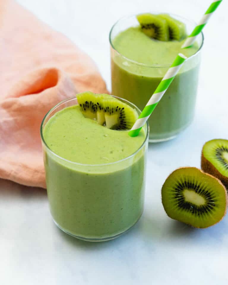 How to Make a Tropical Kiwi Smoothie