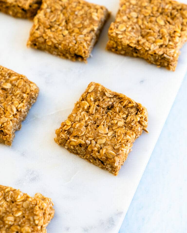 4-Ingredient Easy Oatmeal Bars