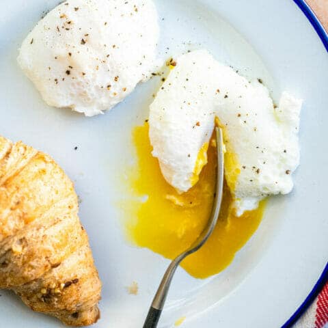 Poached Eggs (How to Poach an Egg...Perfectly!) – A Couple Cooks