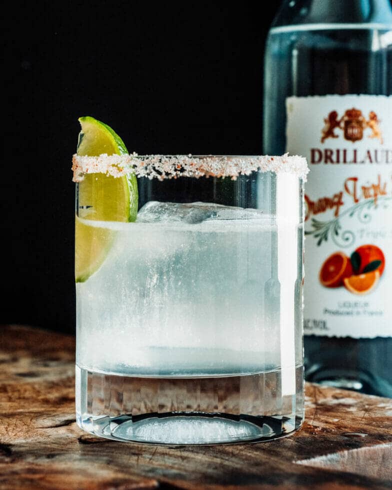 How to Make a Simple Triple Sec Margarita