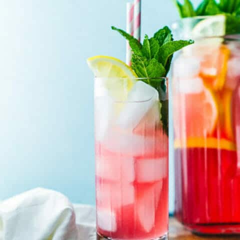 Easy Raspberry Lemonade – A Couple Cooks