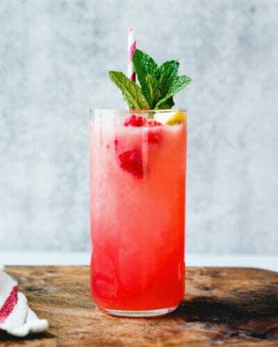 Easy Raspberry Lemonade – A Couple Cooks