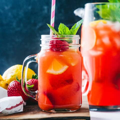 Easy Raspberry Lemonade – A Couple Cooks