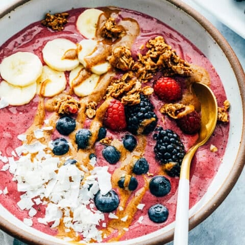 Easy Smoothie Bowl – A Couple Cooks