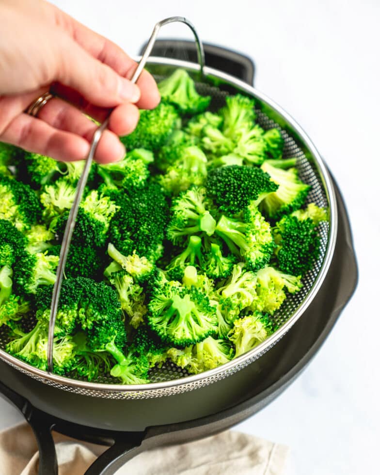 How to Steam Vegetables (The Right Way!) – A Couple Cooks